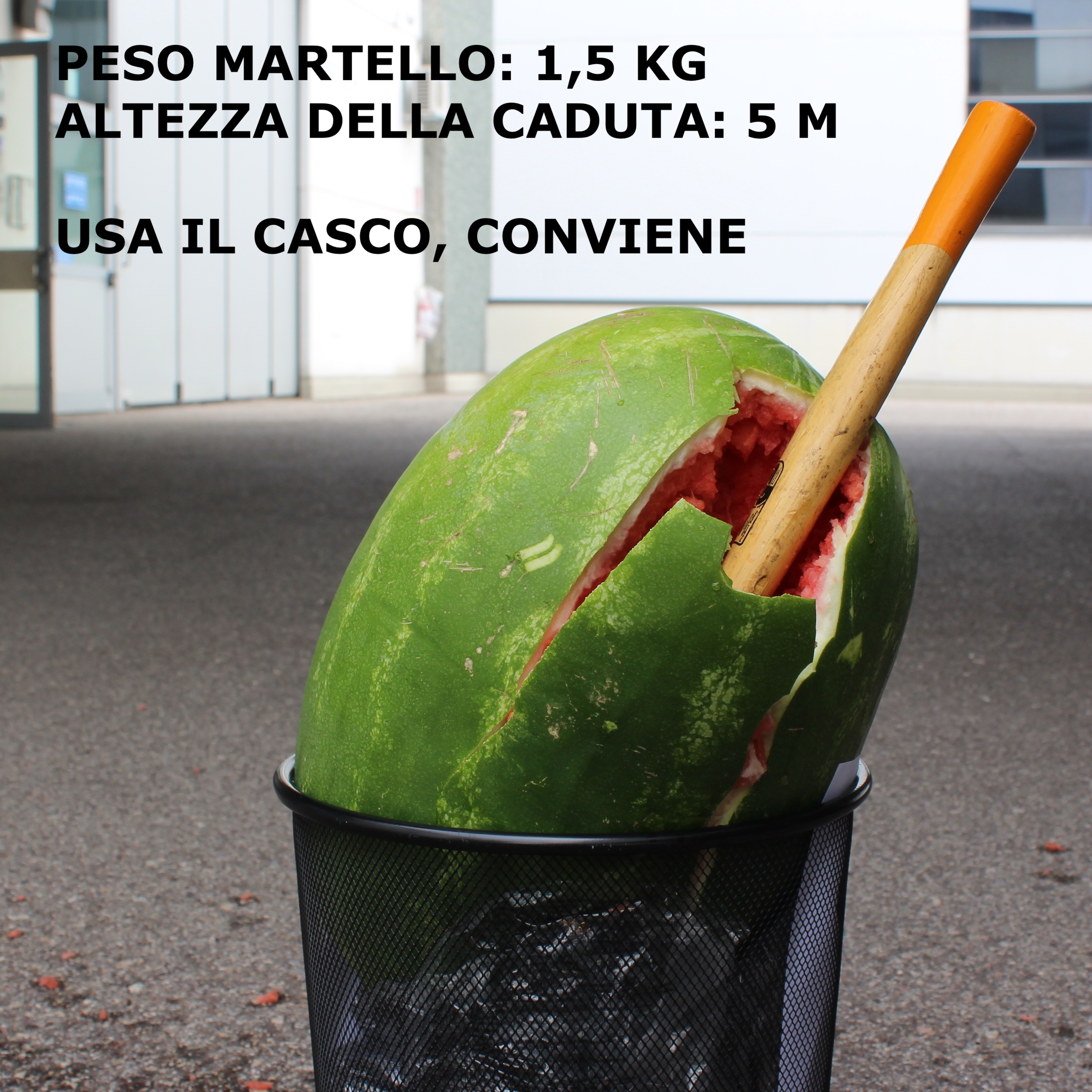 Protezione della testa: la prova dell'anguria CON e SENZA caschetto ...